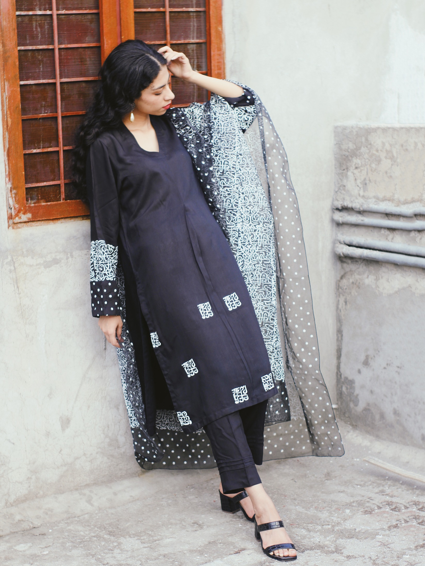 Black AR-03 – Tabeer by Fajar